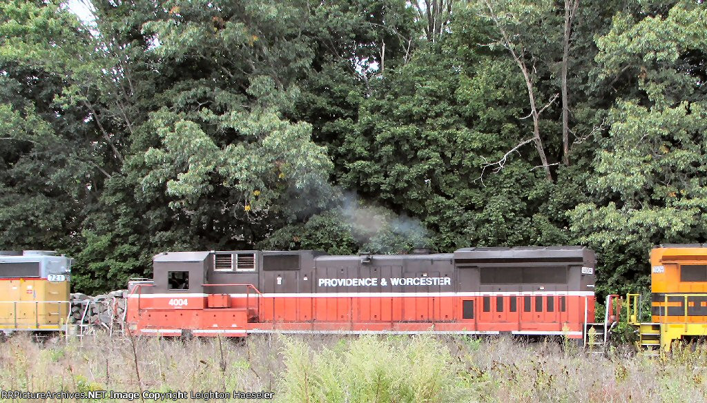 PW 4004 in the middle